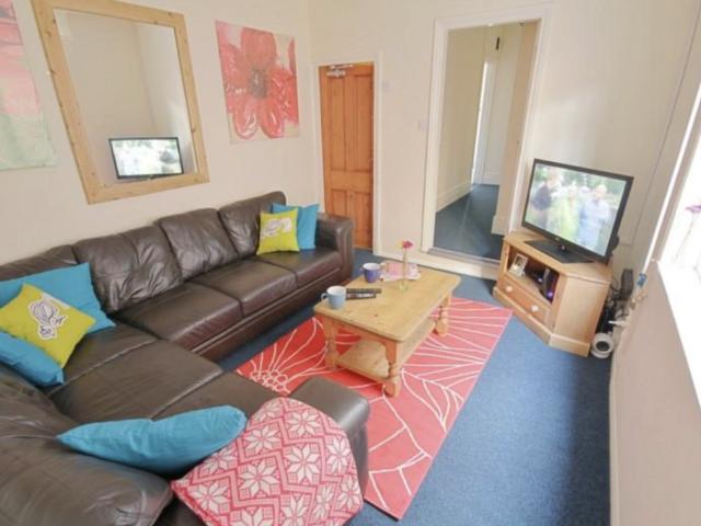 Burleigh Road, Loughborough LE11 6 bed house to rent £3,522 pcm £813 pw