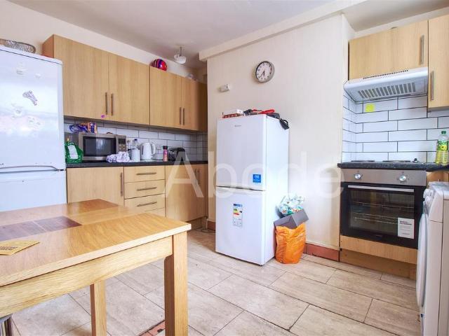 Burley Lodge Road, Hyde Park, Leeds 4 bed house to rent £2,288 pcm £528 pw