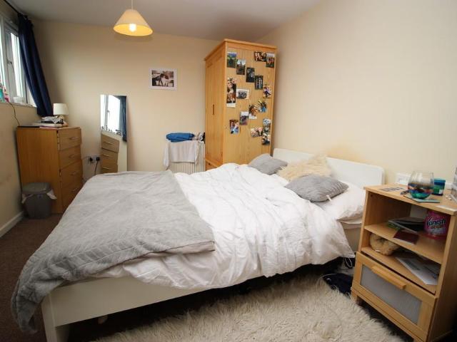 Burley Lodge Road, Hyde Park, Leeds LS6 5 bed terraced house to rent £2,167 pcm £500 pw