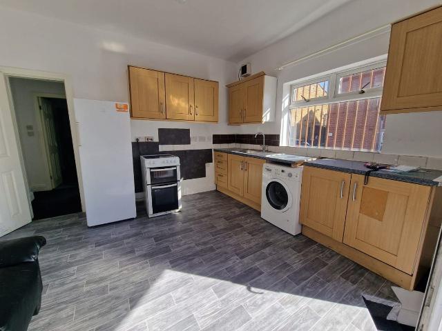 Burley Lodge Road, Leeds LS6, 3 bed flat to rent, £890 pcm | PrimeLocation