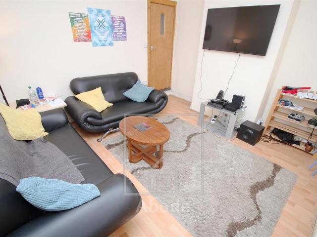 Burley Lodge Terrace, Hyde Park, Leeds 5 bed house to rent £2,717 pcm £627 pw