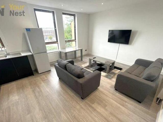 Burley Road, Flat,hyde Park, 2 Bedroom Apartment