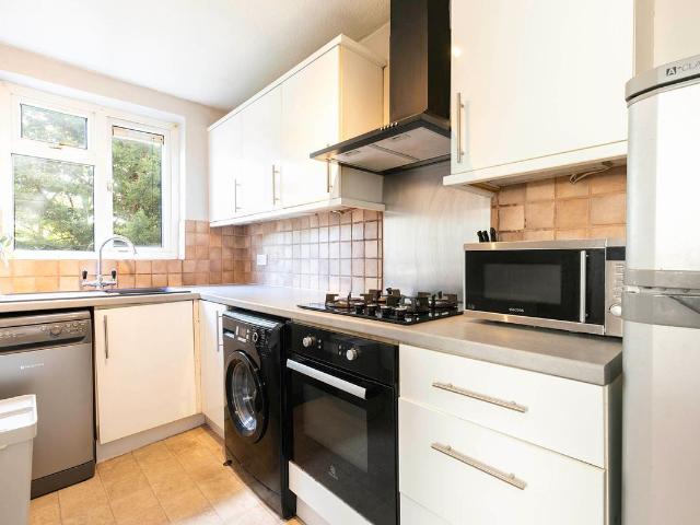 Burlington Gardens, London W3, 2 bed flat to rent, £2,100 pcm | PrimeLocation