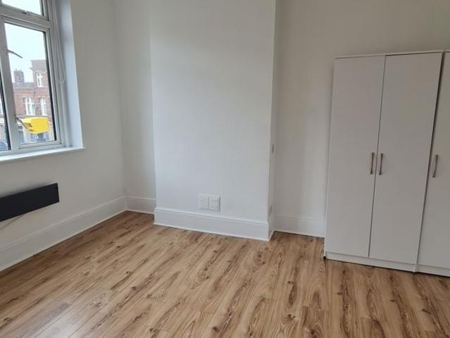 Burlington Parade, Gratton Terrace, Cricklewood NW2, Studio to rent, £1,500 pcm | PrimeLocation
