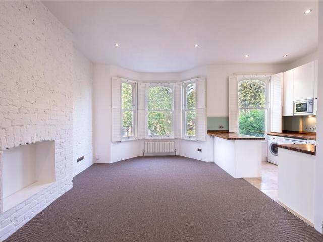 Burlington Road, Chiswick, London, W4 1 bed flat to rent £2,500 pcm £577 pw