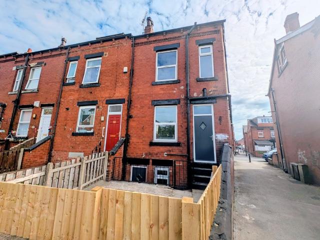 Burlington Road, Leeds, West Yorkshire LS11, Room to rent, £670 pcm | PrimeLocation