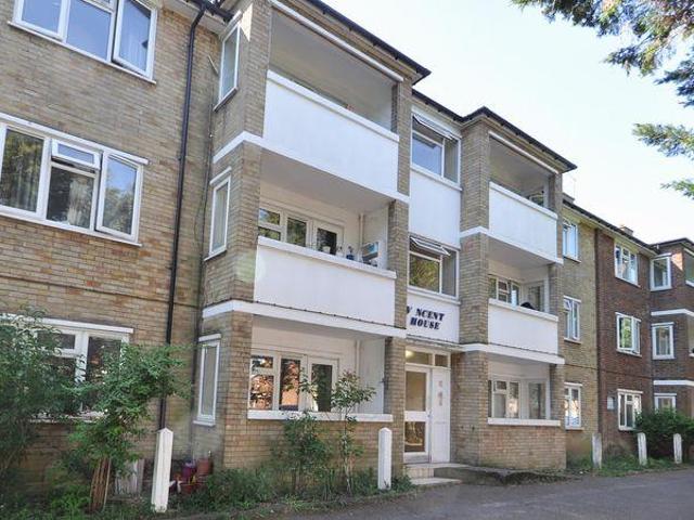 Burlington Road, New Malden 1 bed ground floor flat to rent £1,595 pcm £368 pw