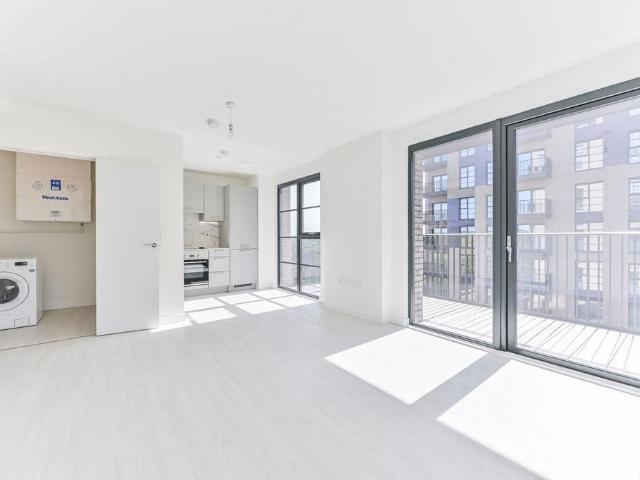 Burlington Road, New Malden, KT3 1 bed flat to rent £2,000 pcm £462 pw