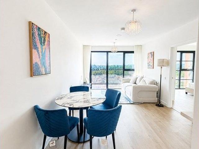 Burlington Road, New Malden KT3, 1 bed flat to rent, £2,100 pcm | PrimeLocation