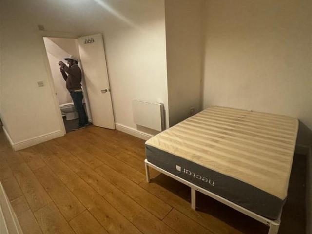 Burlington Road, New Malden KT3, 1 bed property to rent, £1,250 pcm | PrimeLocation