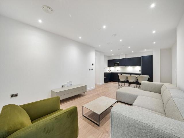 Burlington Road, New Malden KT3, 2 bed flat to rent, £1,850 pcm | PrimeLocation