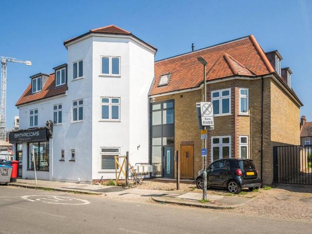 Burlington Road, New Malden KT3, 2 bed flat to rent, £2,150 pcm | PrimeLocation