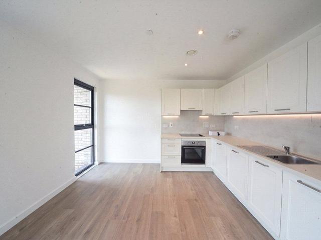 Burlington Road, New Malden KT3, 2 bed flat to rent, £2,950 pcm | PrimeLocation