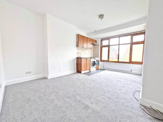 Burlington Road, New Malden KT3, Studio to rent, £1,150 pcm | PrimeLocation