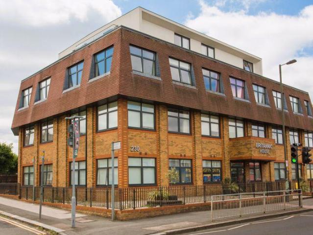 Burlington Road, New Malden Studio to rent £1,375 pcm £317 pw