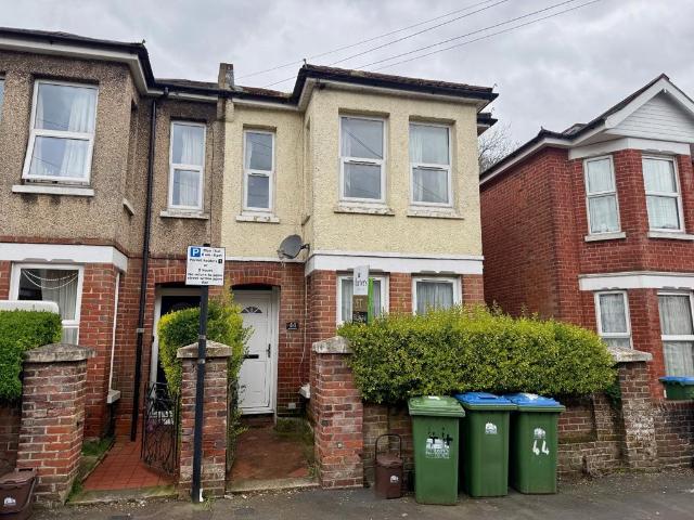 Burlington Road, Southampton SO15 4 bed semi detached house to rent £1,550 pcm £358 pw