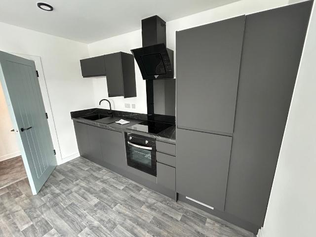 Burlington Street, Chesterfield S40, 2 bed flat to rent, £895 pcm | PrimeLocation