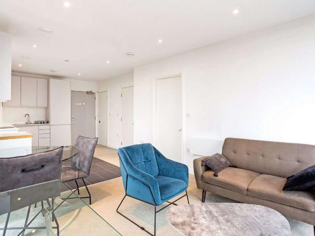 Burlington Square, Manchester M15, 1 bed flat to rent, £1,550 pcm | PrimeLocation