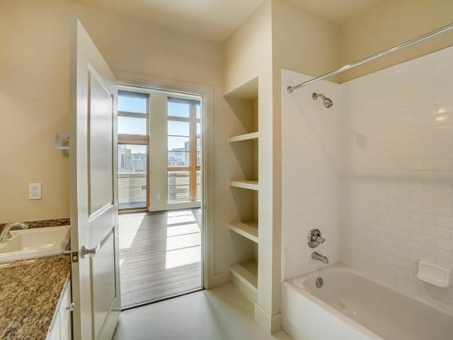 Burlington Tower 1 Bedroom Apartment for Rent at 900 Nw Lovejoy St, Portland, OR 97209 Pearl