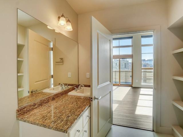 Burlington Tower 1 Bedroom Apartment for Rent at 900 Nw Lovejoy St, Portland, OR 97209 Pearl