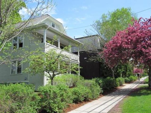 Burlington, Upper College Street, 332 332 College Street