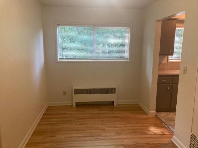 BURN01 Northview Apartments 2 Bedroom Apartment for Rent at 6634 E Burnside St, Portland, OR 97215 Mt. Tabor
