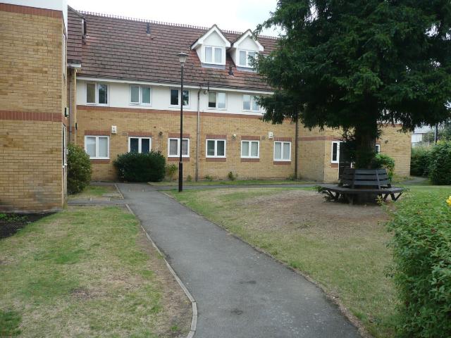 Burn Close, Addlestone KT15, 2 bed flat to rent, £1,400 pcm | PrimeLocation