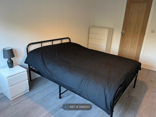 Burn Side, Hoddesdon EN11, Room to rent, £900 pcm | PrimeLocation