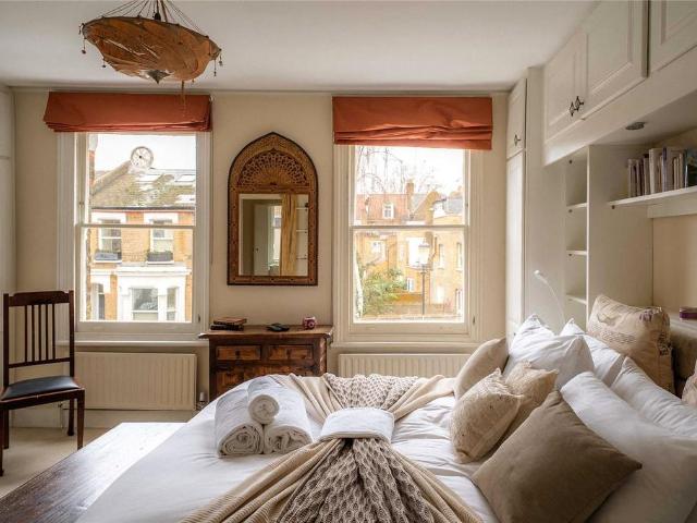 Burnaby Street, Chelsea, SW10 3 bed terraced house to rent £8,667 pcm £2,000 pw