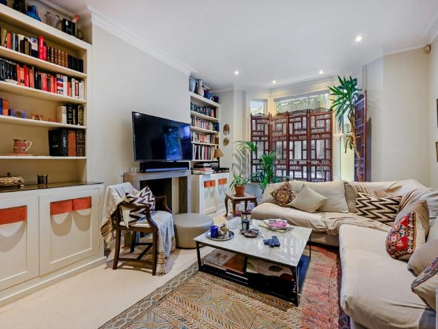 Burnaby Street, SW10 3 bed maisonette to rent £4,995 pcm £1,153 pw