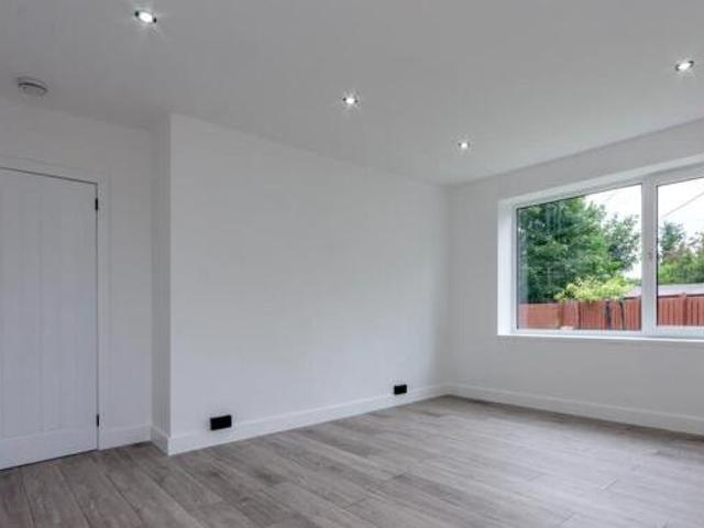 Burnbrae Crescent, Mastrick, 2 Bedroom Flat