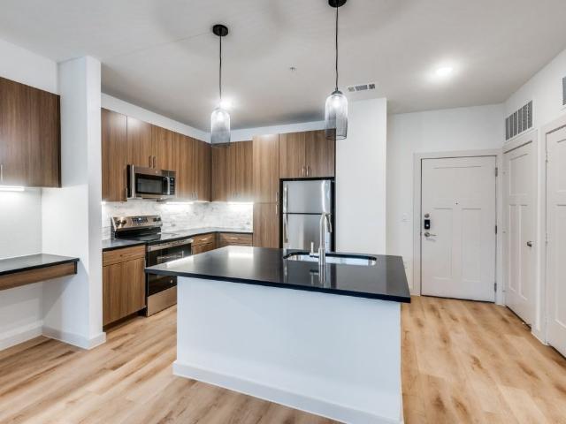 Burnett Lofts at Bishop Ridge 1 Bedroom Apartment for Rent at 511 N Ewing Ave, Dallas, TX 75203 Lake Cliff