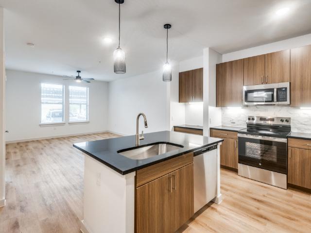 Burnett Lofts at Bishop Ridge 2 Bedroom Apartment for Rent at 511 N Ewing Ave, Dallas, TX 75203 Lake Cliff