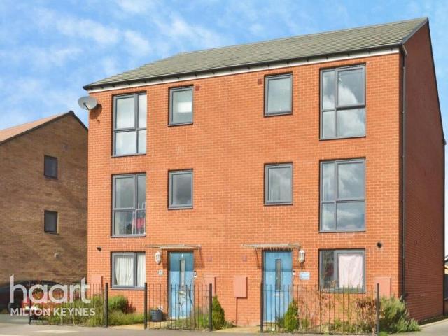 Burney Drive, Eagle Farm South 4 bed semi detached house to rent £2,100 pcm £485 pw