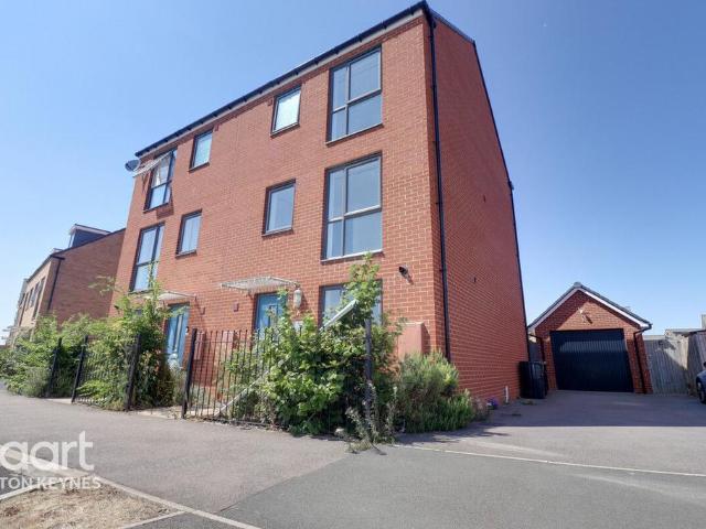 Burney Drive, Eagle Farm South 4 bed semi detached house to rent £2,100 pcm £485 pw
