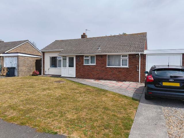 Burnham On Sea, Somerset TA8, 2 bed detached bungalow to rent, £1,200 pcm | PrimeLocation