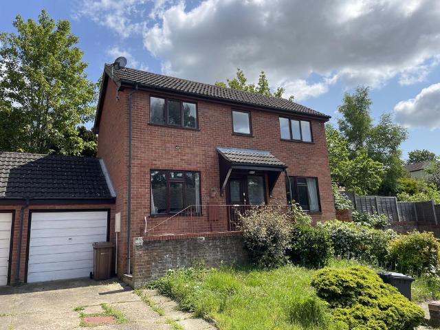 Burnham Close, IPSWICH, IP4 3 bed property to rent £1,325 pcm £306 pw