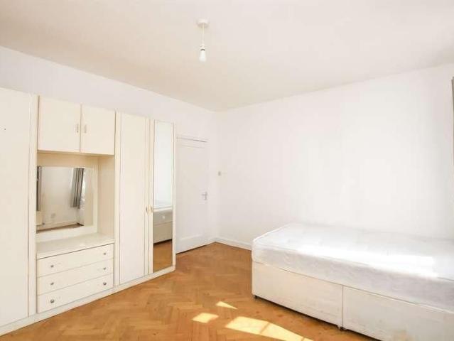 Burnham Court, Brent Street, Hendon, NW4