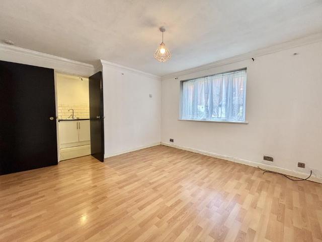 Burnham Gardens, Croydon 2 bed apartment to rent £1,600 pcm £369 pw