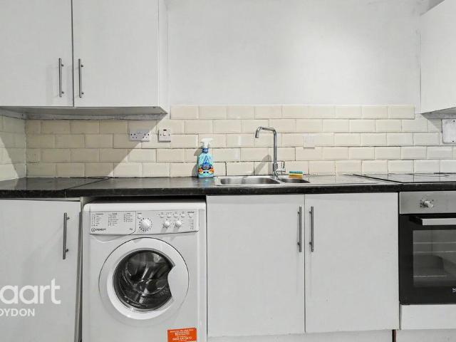 Burnham Gardens, CROYDON 2 bed flat to rent £1,600 pcm £369 pw