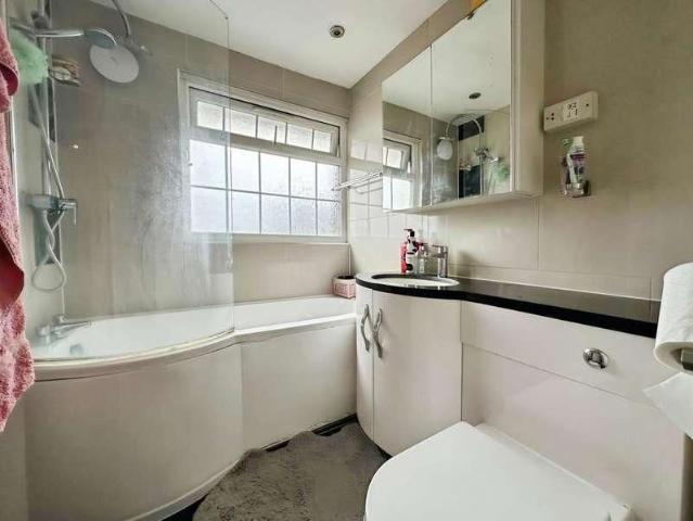 Burnham, Slough, SL1