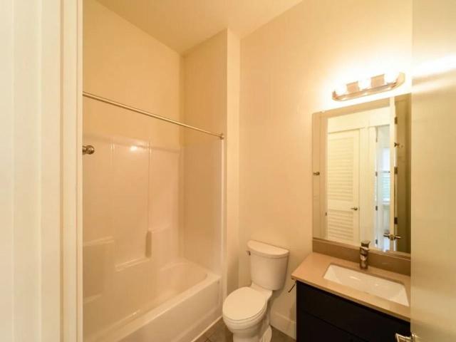 Burnie 1 & 2 1 Bedroom Apartment for Rent at 5980 E Burnside St, Portland, OR 97215 Mt. Tabor