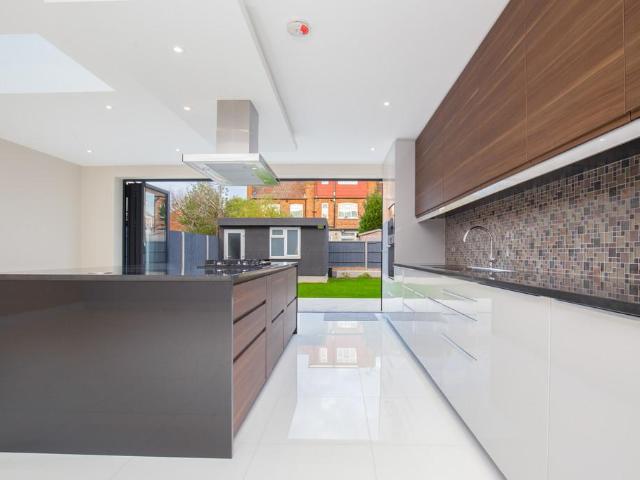 Burnley Road, Dollis Hill 5 bed semi detached house to rent £4,500 pcm £1,038 pw