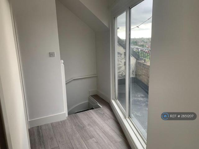 Burnley Road, London, NW10 3 bed flat to rent £2,100 pcm £485 pw
