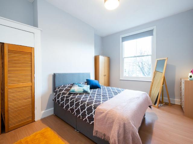 Burnley Road, London SW9, Room to rent, £1,208 pcm | PrimeLocation