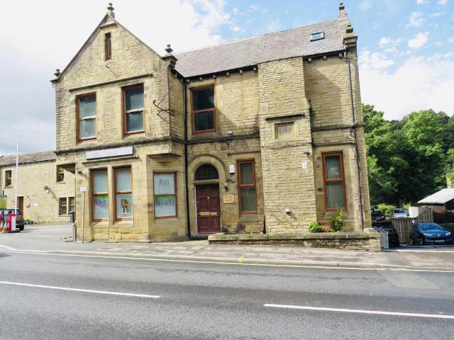 Burnley Road, Luddendenfoot, HALIFAX 5 bed house to rent £1,550 pcm £358 pw