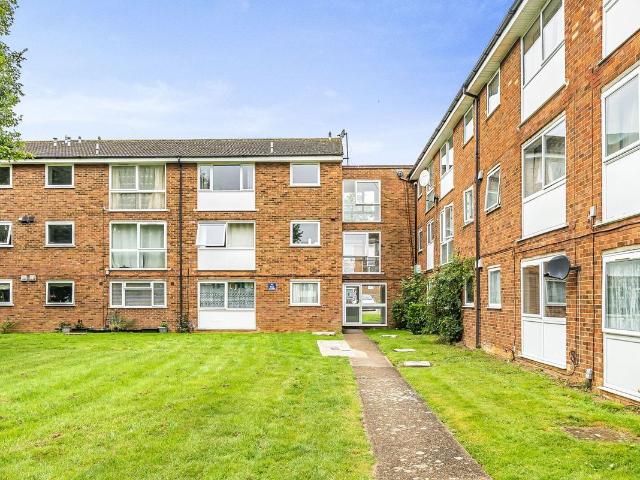 Burns Drive, Hemel Hempstead HP2, Hemel Hempstead, 2 bed flat to rent, £1,475 pcm | PrimeLocation