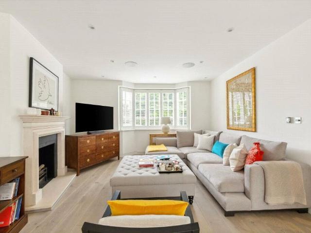 Burnsall Street, Chelsea Green SW3, 3 bed property to rent, £10,617 pcm | PrimeLocation