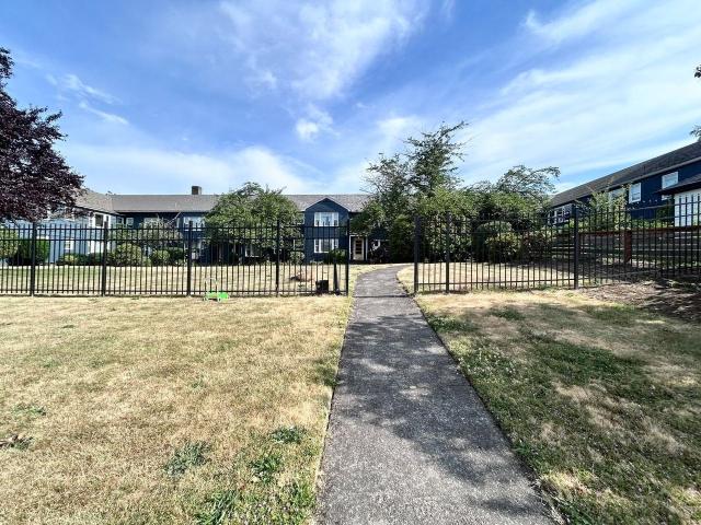 burnsi [Carolyn Court] 1 Bedroom Apartment for Rent at 5205 5231 5205 5231 E. Burnside St. & 20 NE 52nd, Portland, OR 97215 Mt. Tabor
