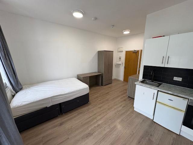 Burnside Road, Dagenham Chadwell Heath RM8, Studio to rent, £1,100 pcm | PrimeLocation